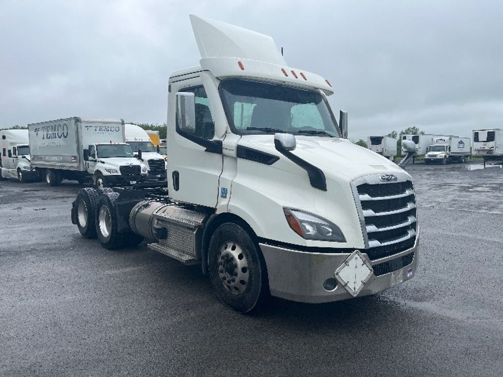 2020 Freightliner T11664ST Day Cab Tractor