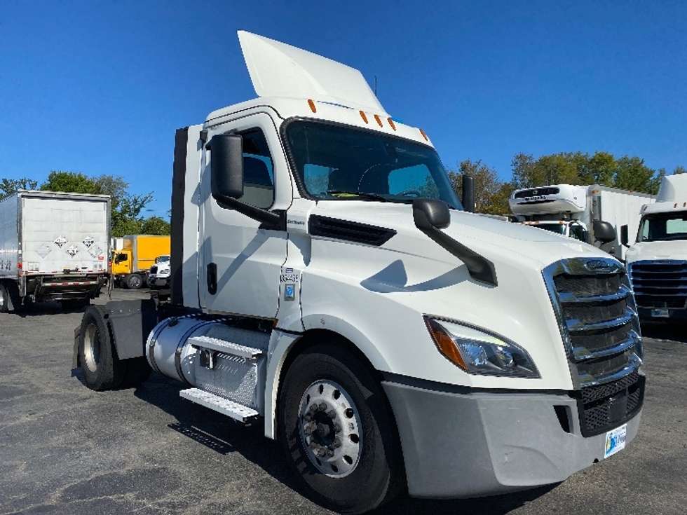 Used Day Cab Trucks for Sale - Penske Used Trucks
