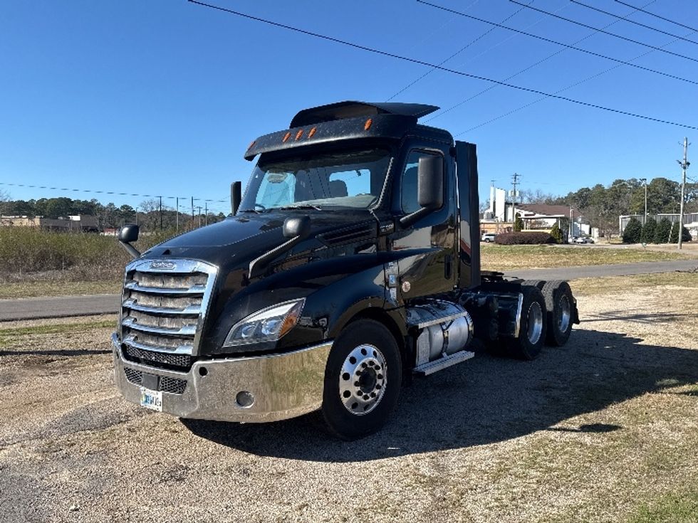 2020 Freightliner T12664ST Day Cab Tractor