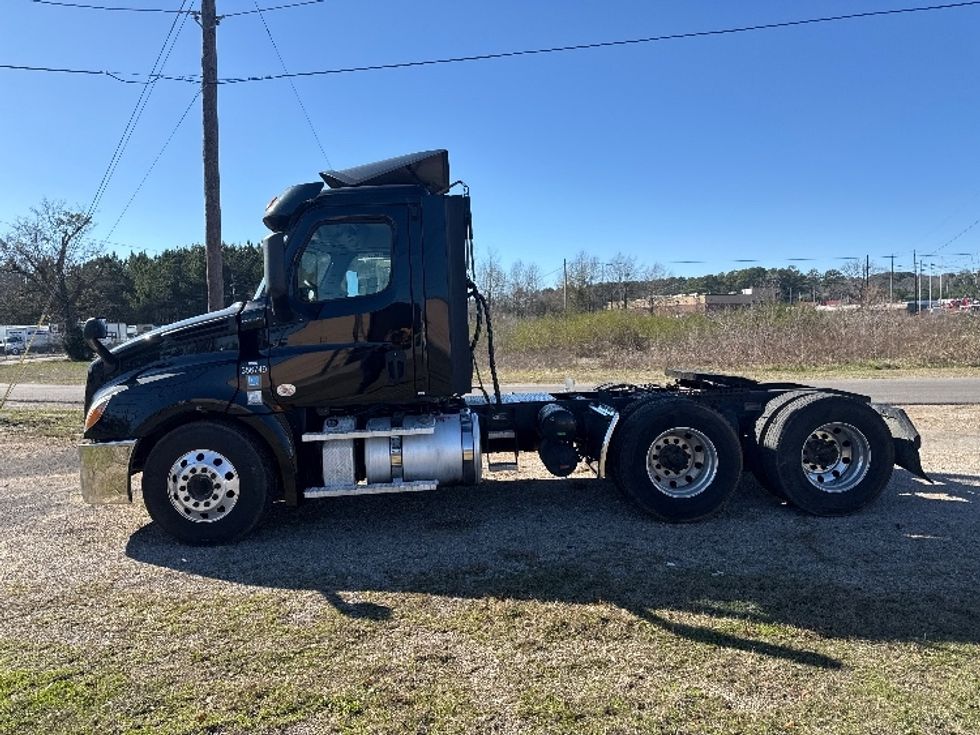 2020 Freightliner T12664ST Day Cab Tractor