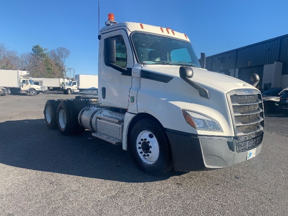 2020 Freightliner T12664ST Day Cab Tractor