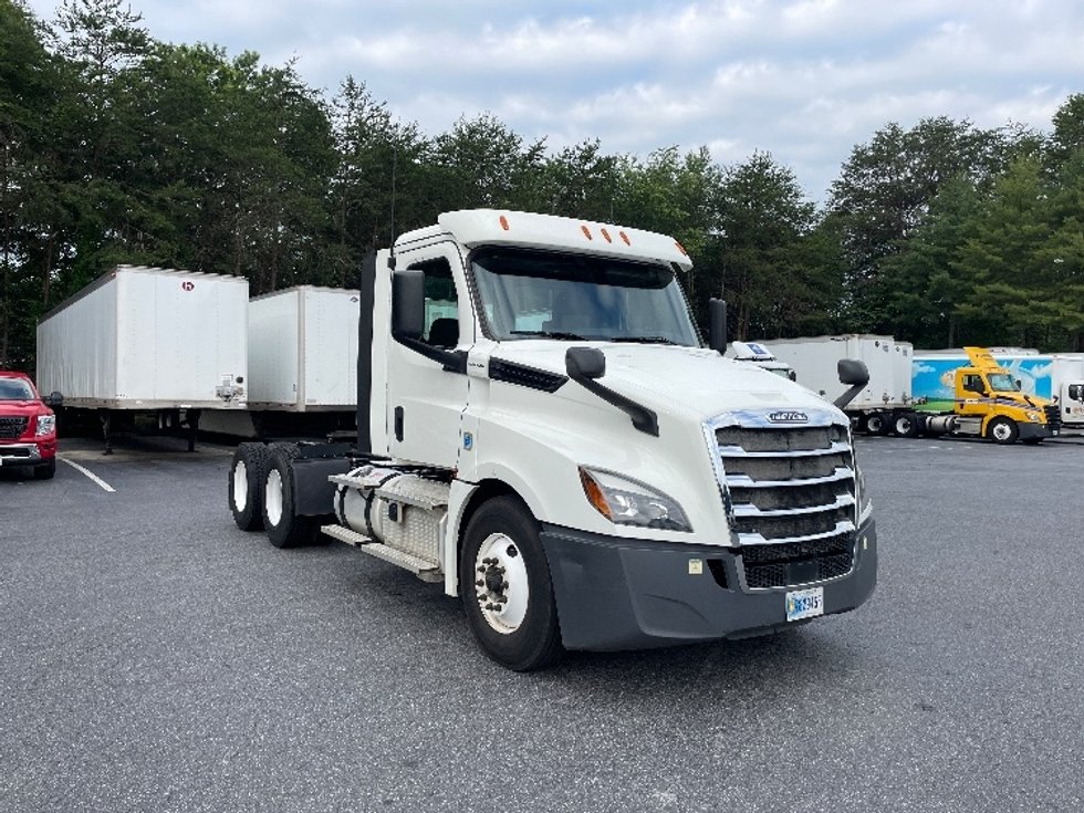Used Day Cab Trucks for Sale - Penske Used Trucks