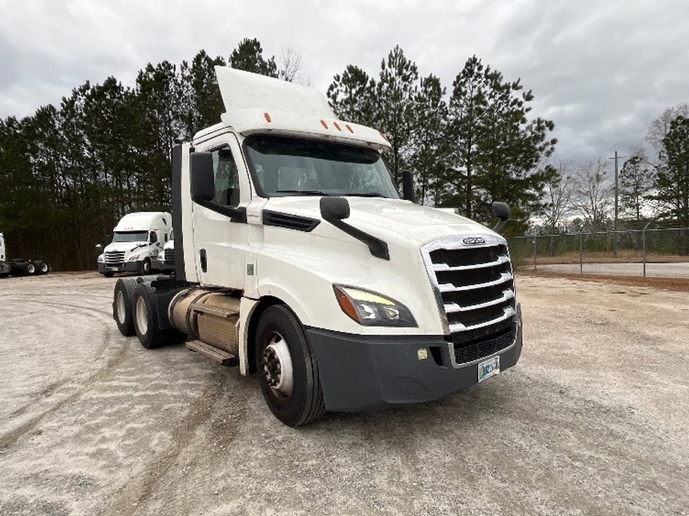 Used Day Cab Trucks for Sale - Penske Used Trucks