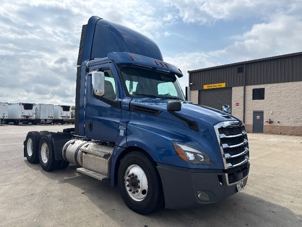 2020 Freightliner T12664ST Day Cab Tractor