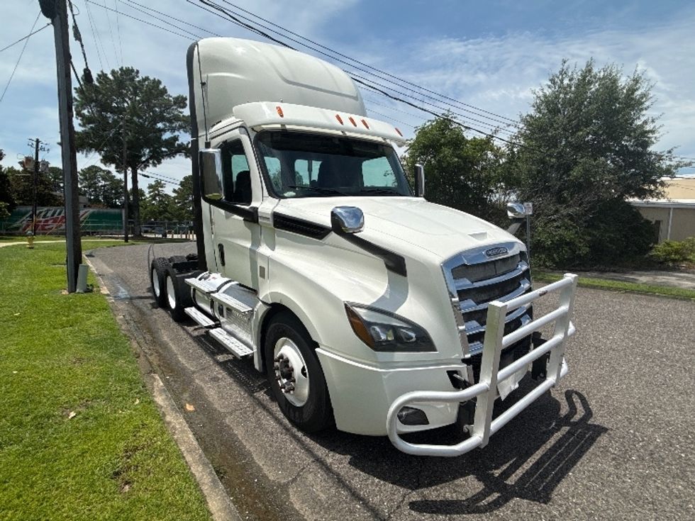 2020 Freightliner T12664ST Day Cab Tractor