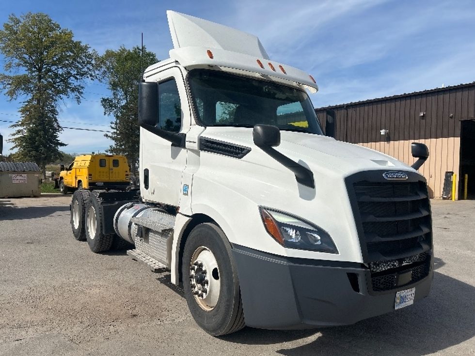 2020 Freightliner T12664ST Day Cab Tractor