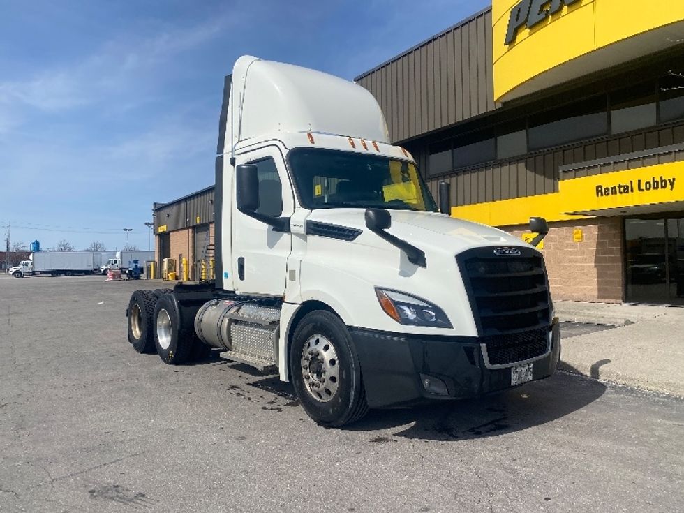 2020 Freightliner T12664ST Day Cab Tractor