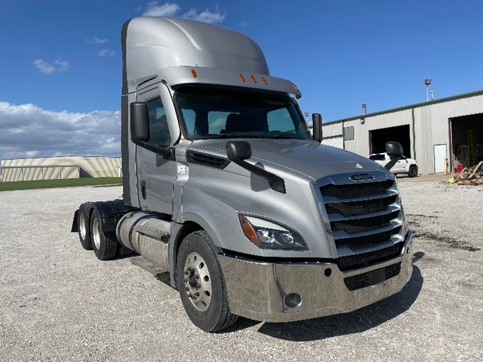 Used Day Cab Trucks for Sale - Penske Used Trucks