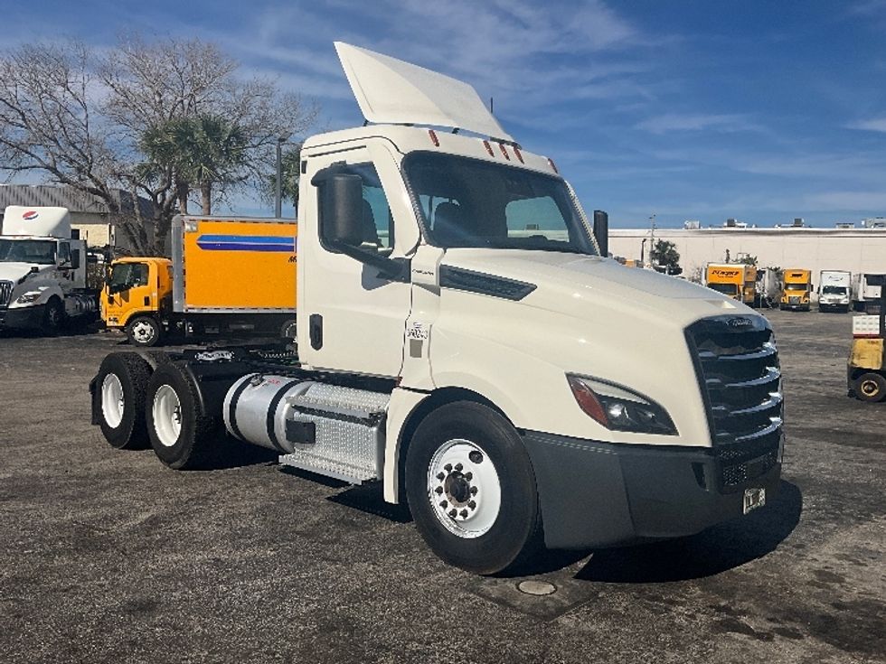 2020 Freightliner T12664ST Day Cab Tractor