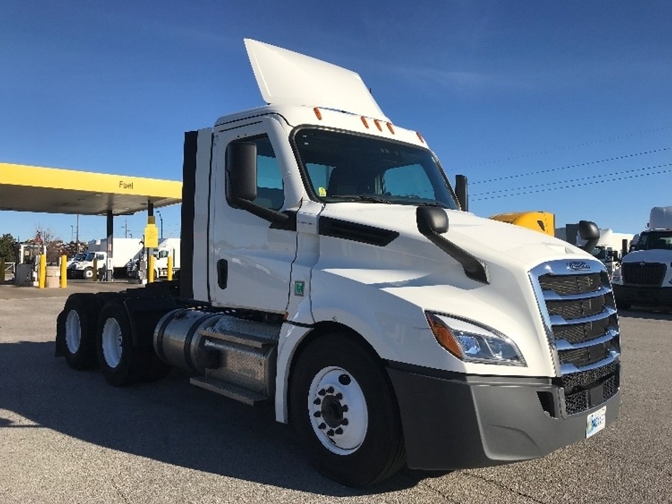 Used Day Cab Trucks for Sale - Penske Used Trucks