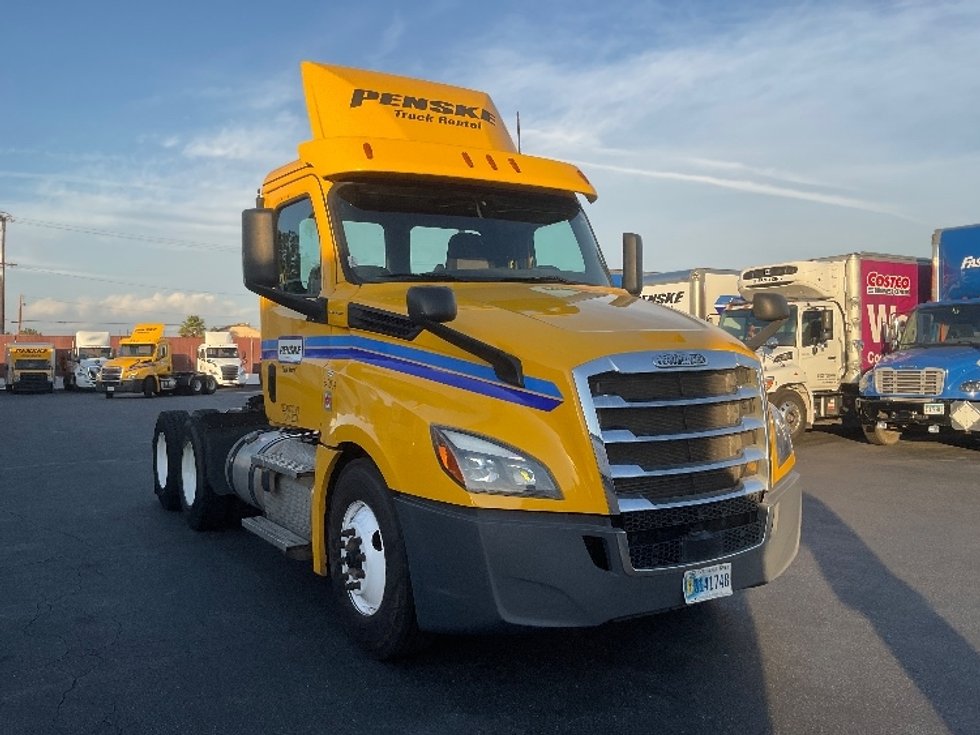 Used Day Cab Trucks for Sale - Penske Used Trucks