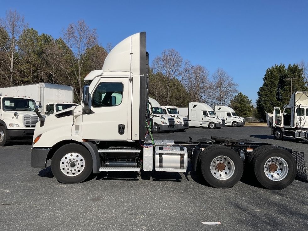 2021 Freightliner T11664ST Day Cab Tractor