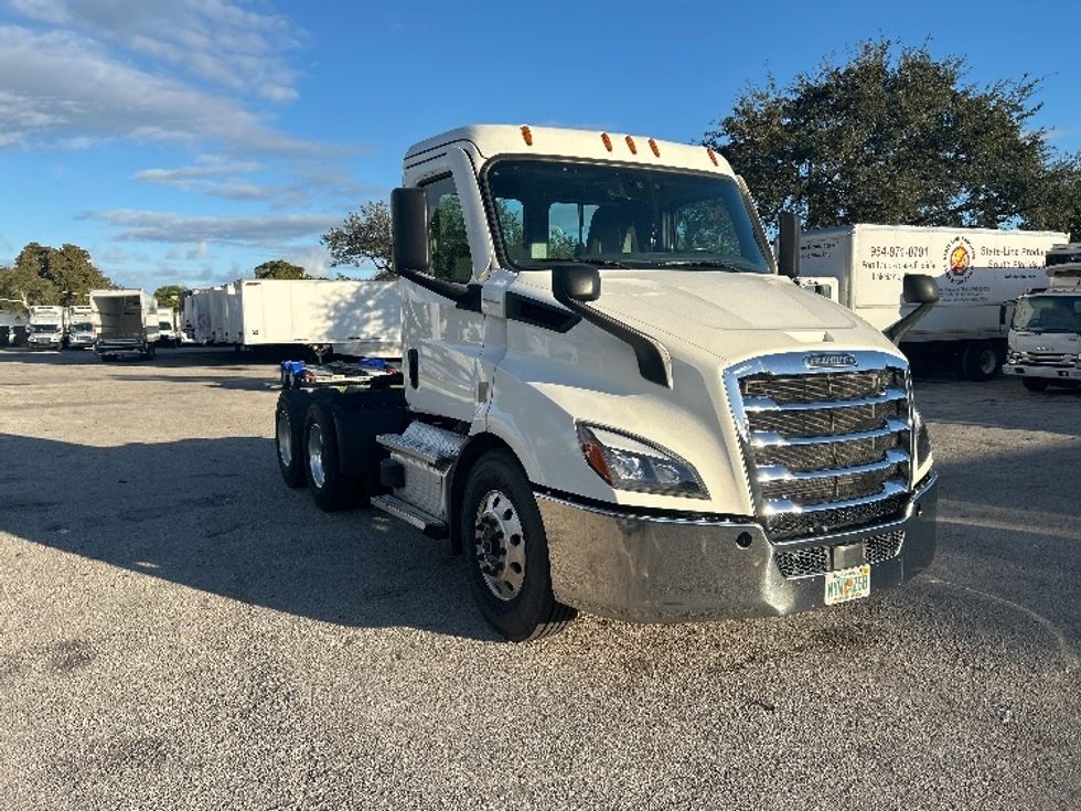 2021 Freightliner T11664ST Day Cab Tractor