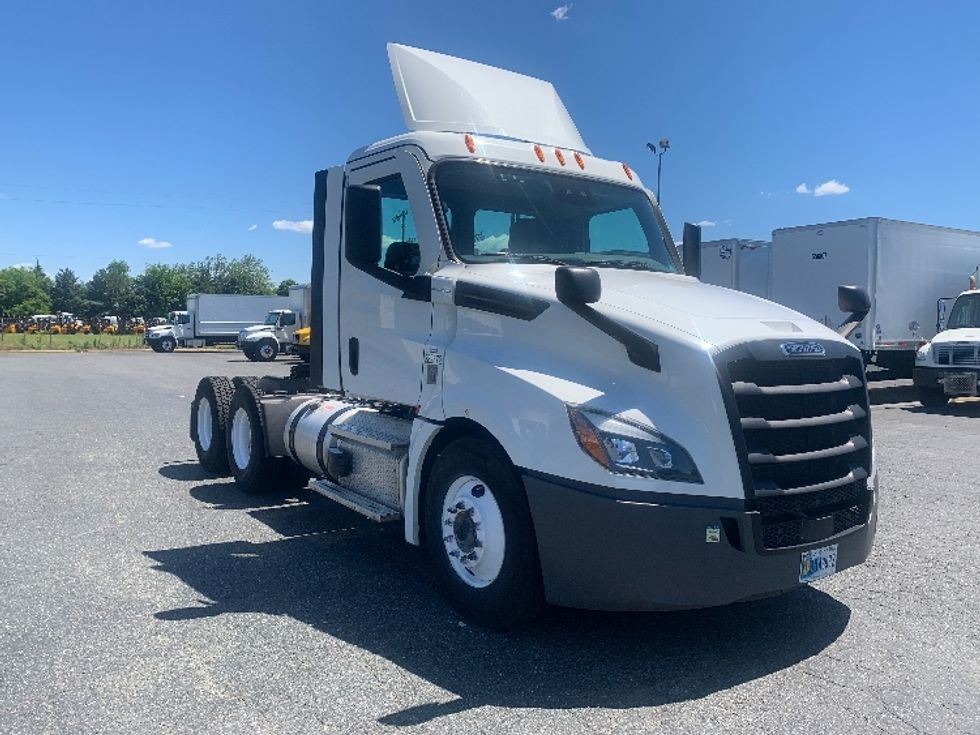 2021 Freightliner T12664ST Day Cab Tractor