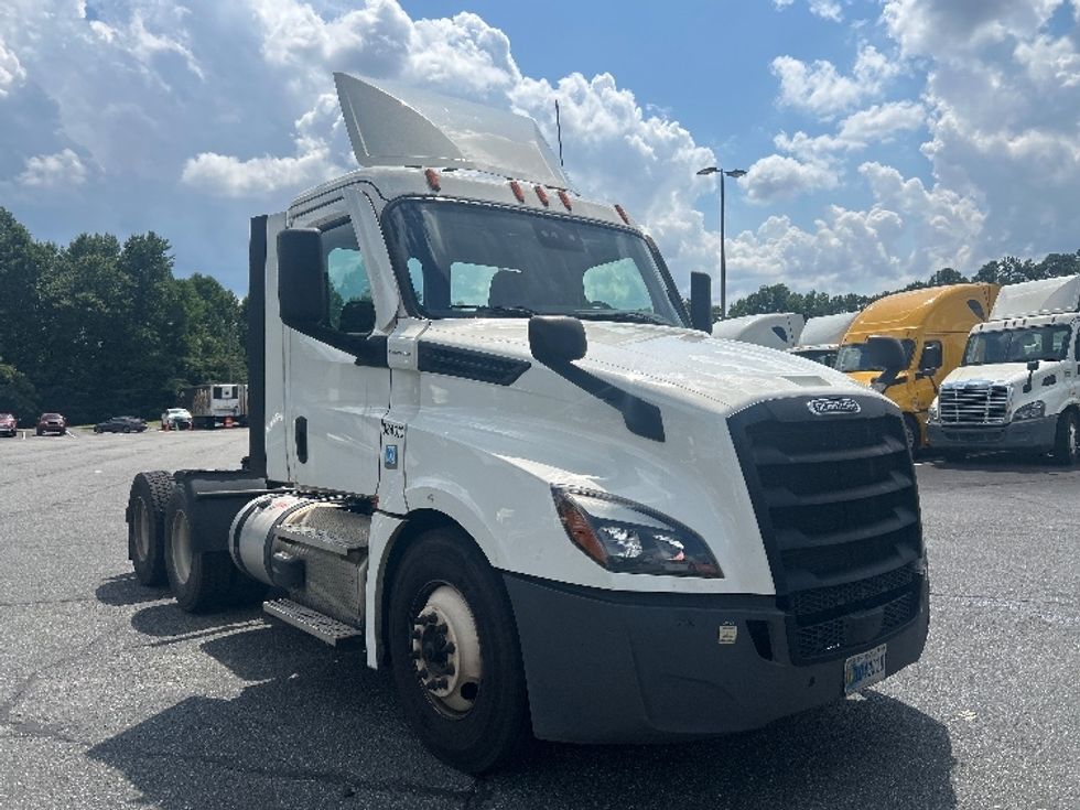 2021 Freightliner T12664ST Day Cab Tractor
