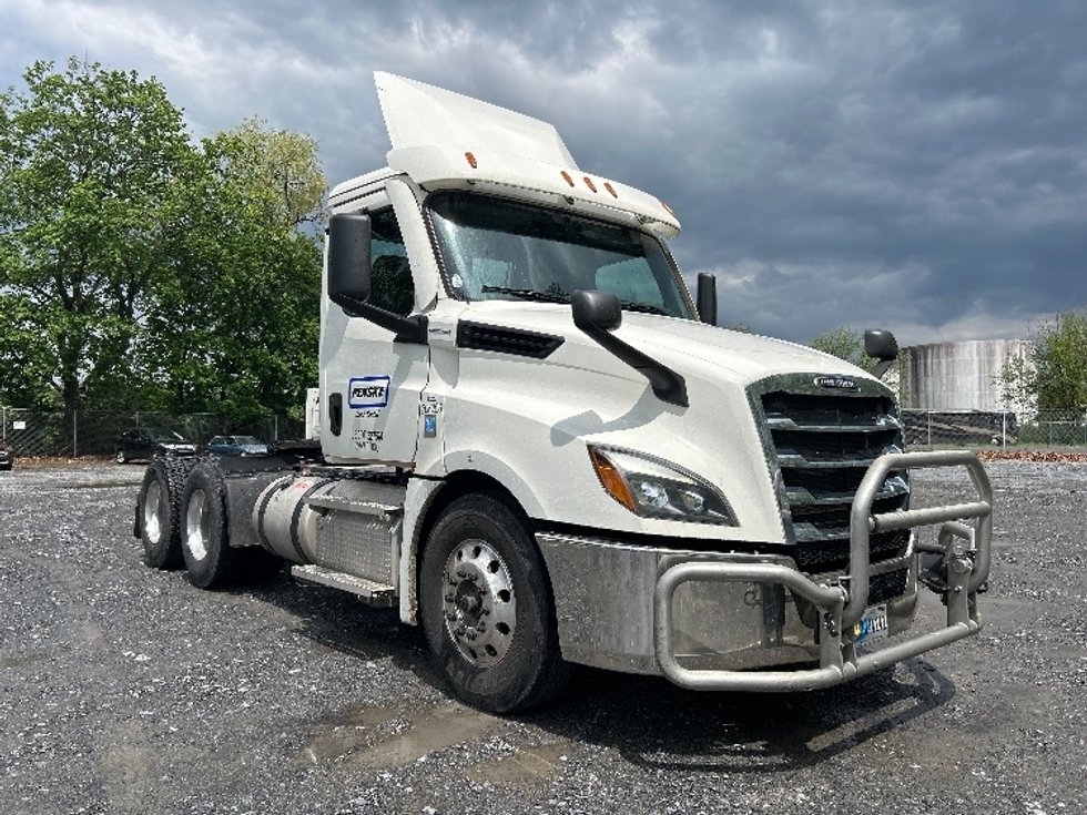 Used Day Cab Trucks for Sale - Penske Used Trucks