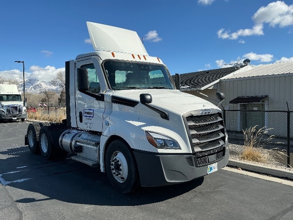 Used Day Cab Trucks for Sale - Penske Used Trucks