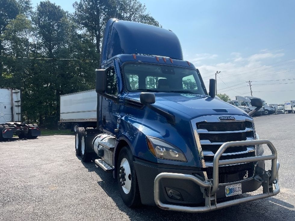 2021 Freightliner T12664ST Day Cab Tractor