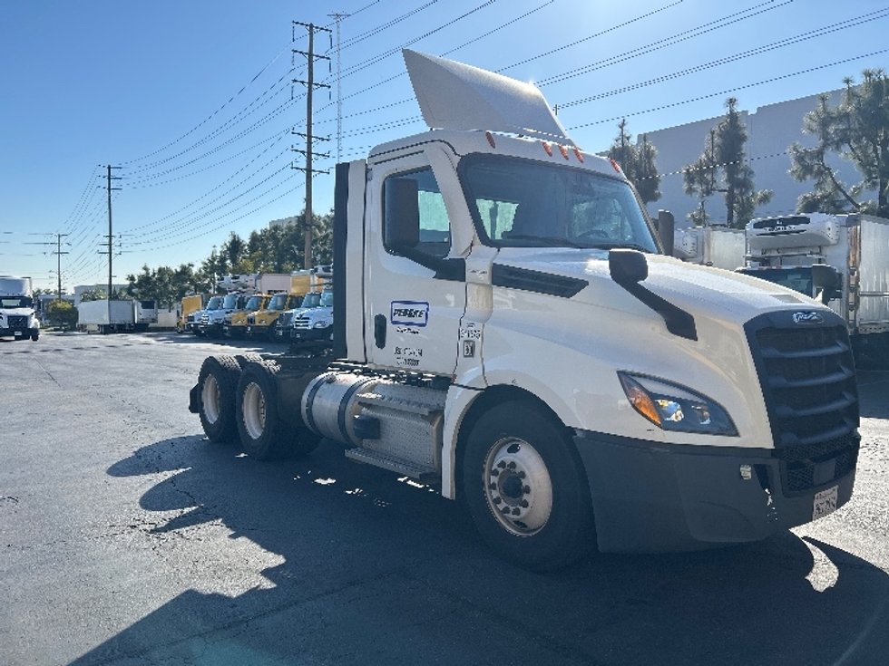 Used Day Cab Trucks for Sale - Penske Used Trucks