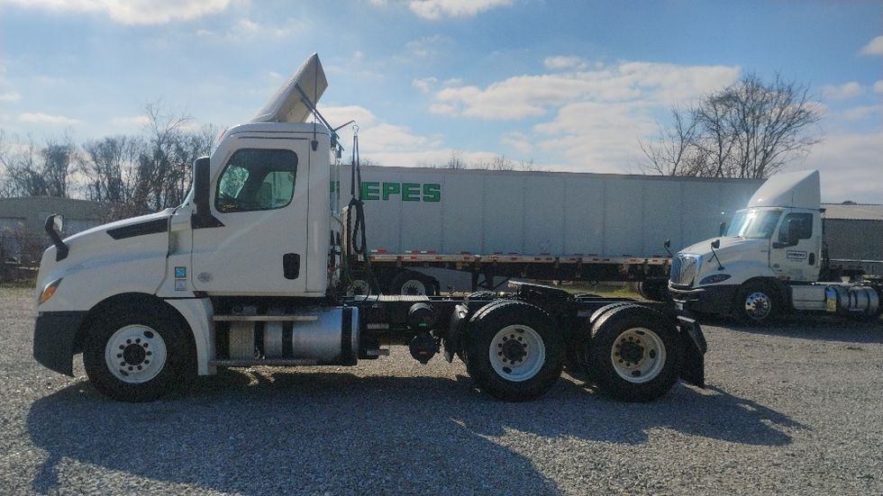 2021 Freightliner T12664ST Day Cab Tractor