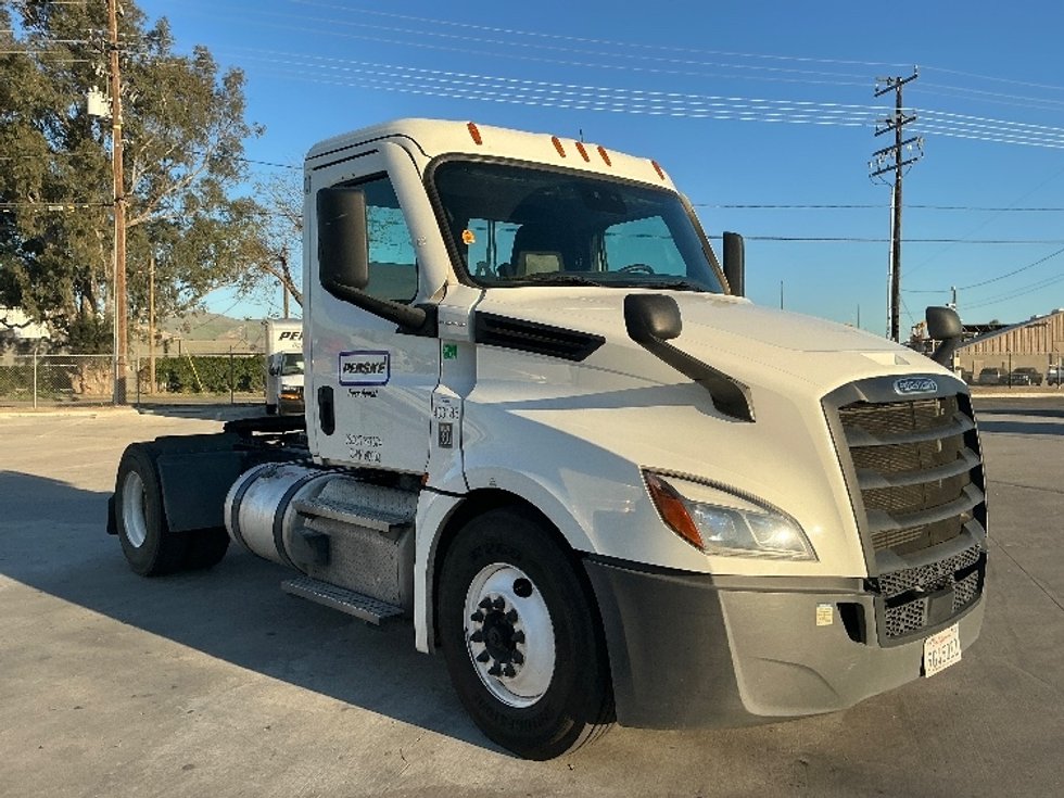 Used Day Cab Trucks for Sale - Penske Used Trucks
