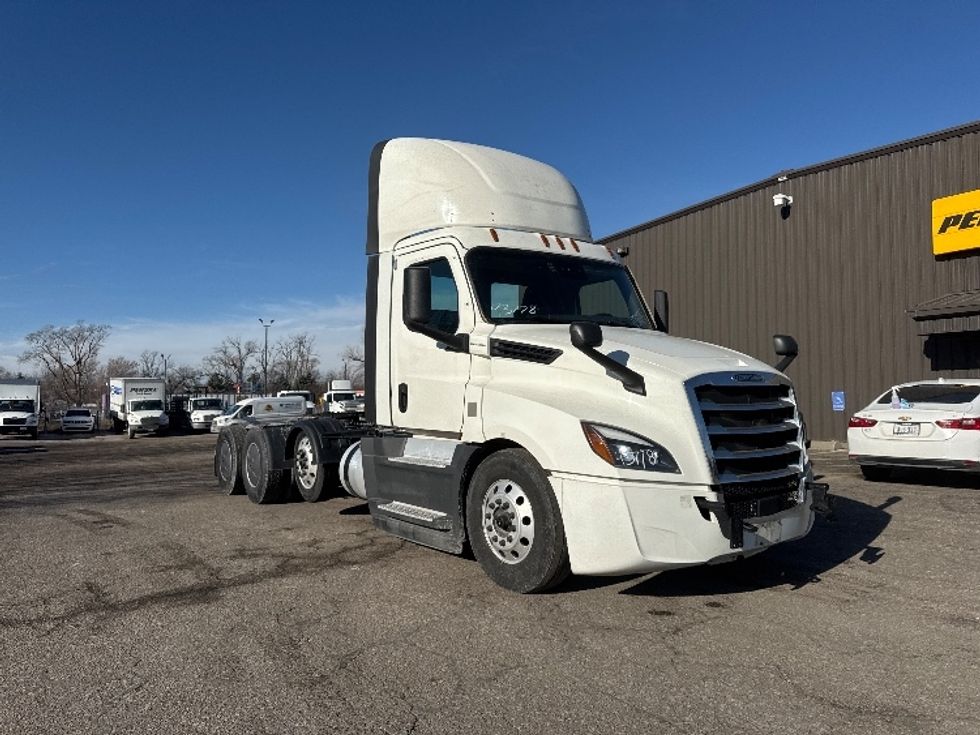 2022 Freightliner T12684ST Day Cab Tractor