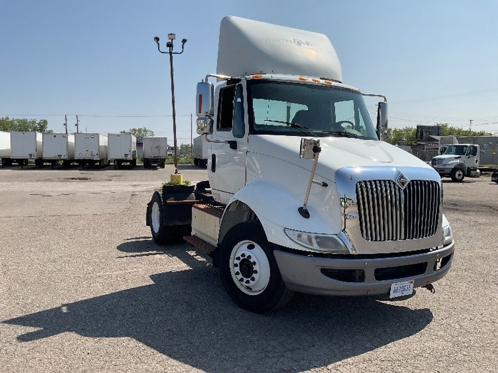 2016 International 8600 Day Cab Tractor
