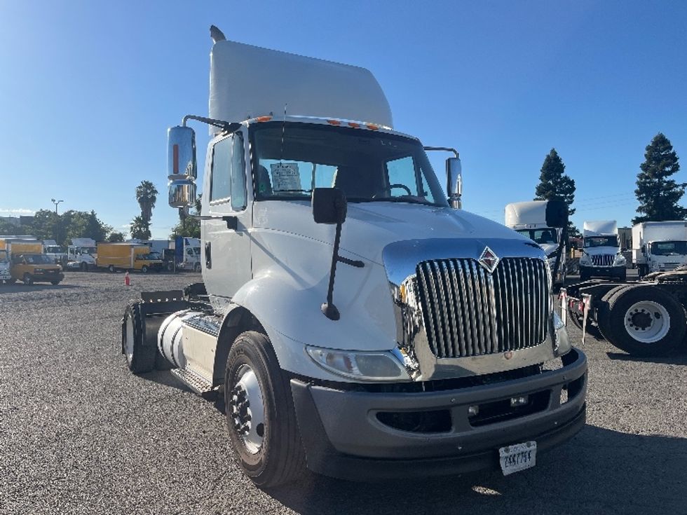 2017 International 8600 Day Cab Tractor