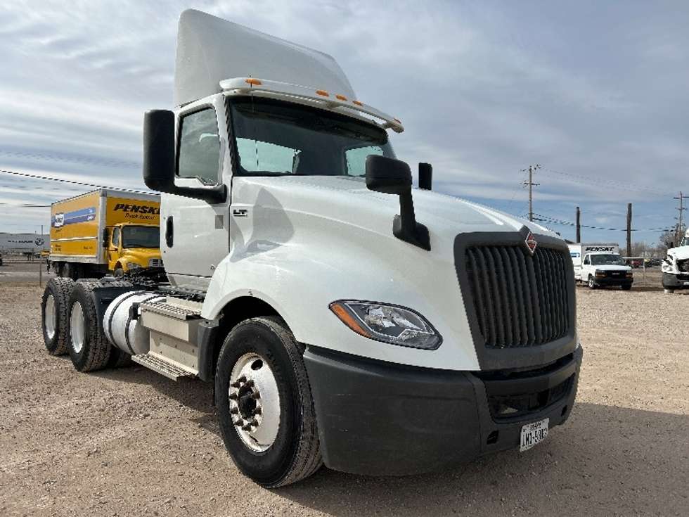 Used Day Cab Trucks for Sale - Penske Used Trucks
