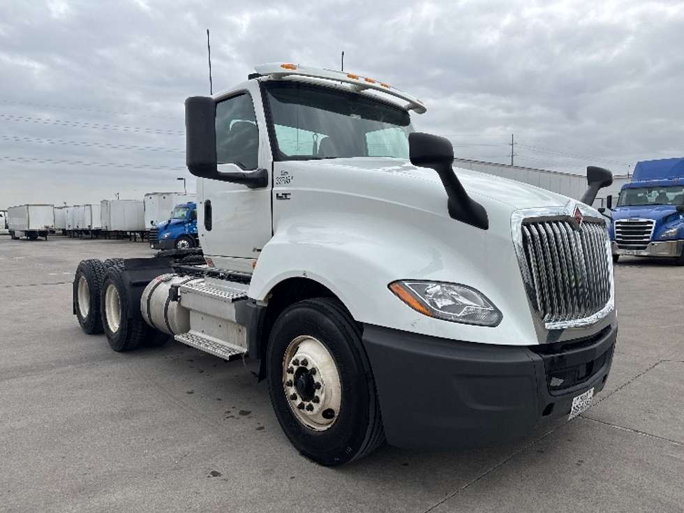 Used Day Cab Trucks for Sale - Penske Used Trucks