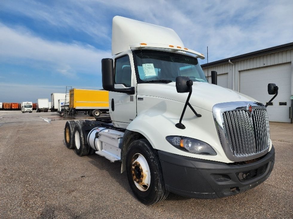 2020 International RH613 Day Cab Tractor