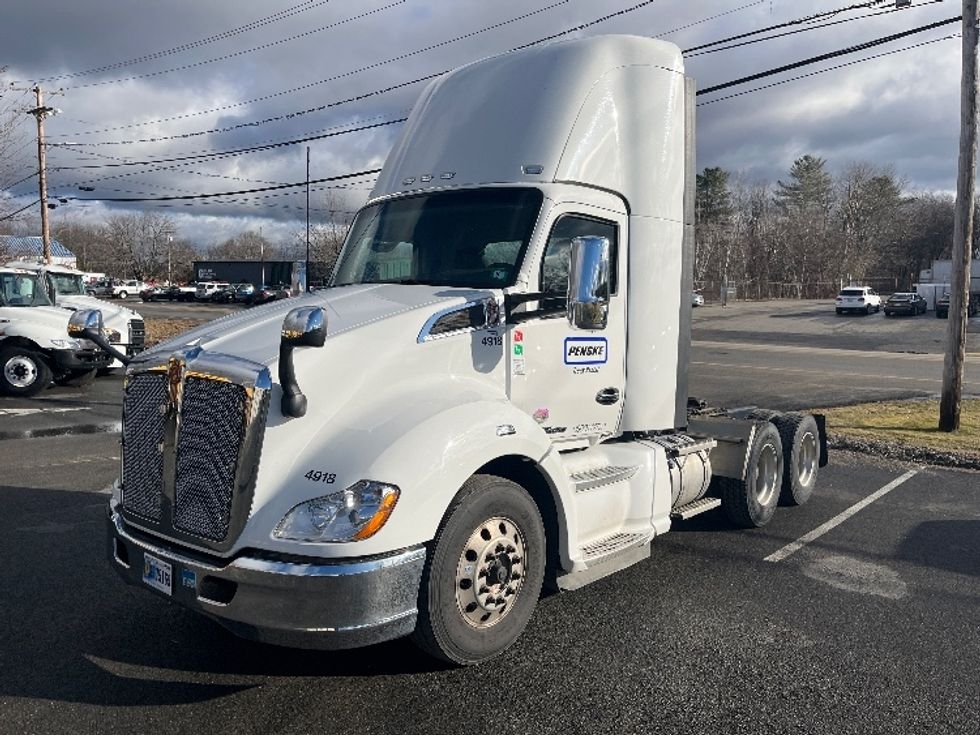 2020 Kenworth T680 Day Cab Tractor