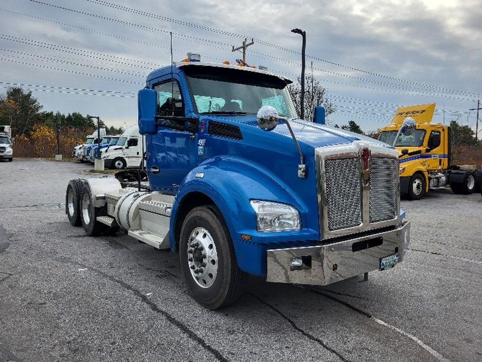 2021 Kenworth T880 Day Cab Tractor