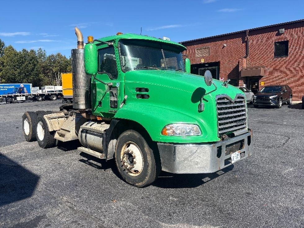 2008 Mack Pinnacle CXU613 Day Cab Tractor
