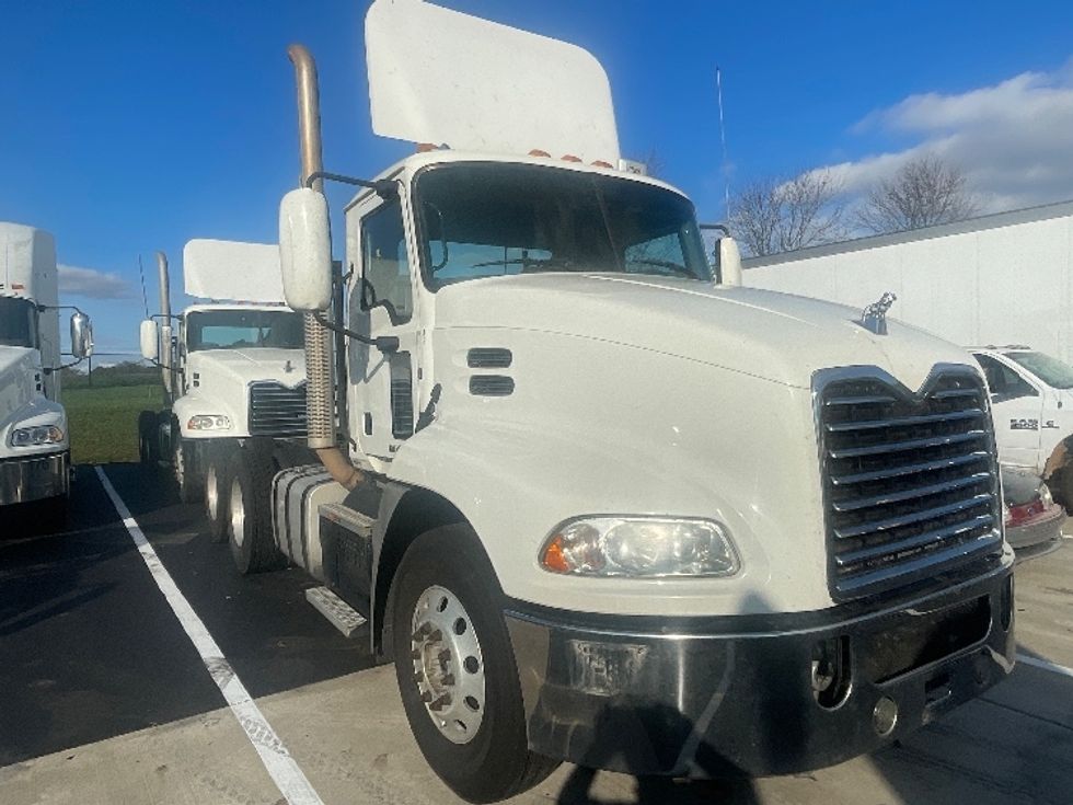 2018 Mack Pinnacle CXU613 Day Cab Tractor