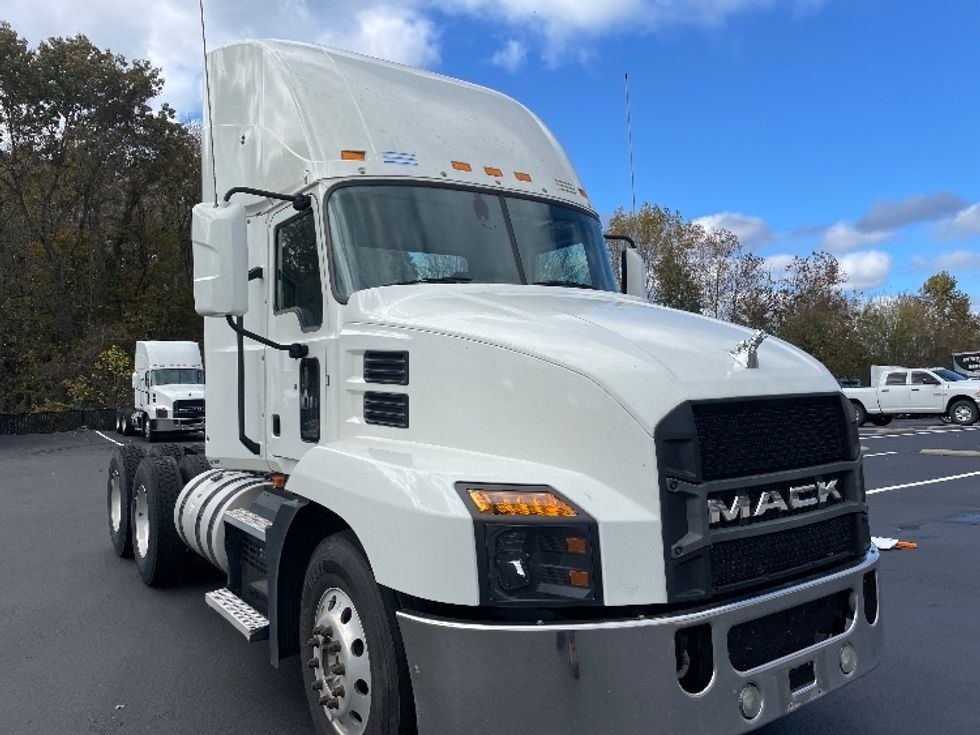 2021 Mack ANTHEM Day Cab Tractor