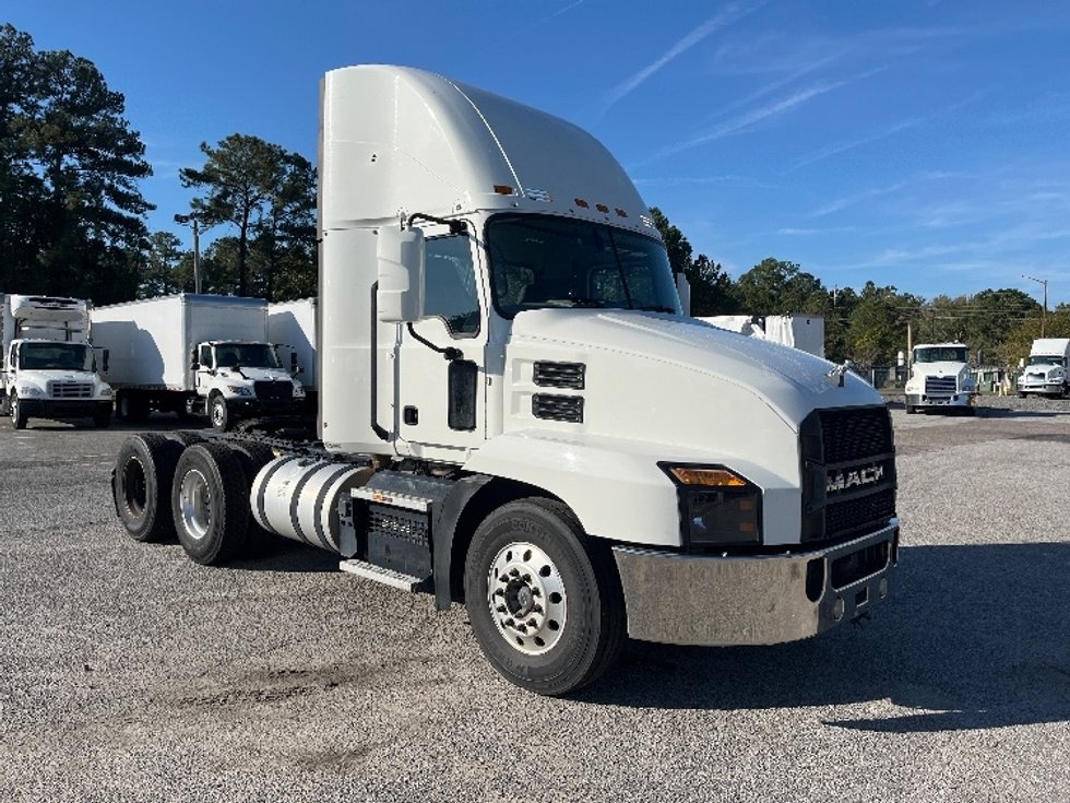 Used Day Cab Trucks for Sale - Penske Used Trucks