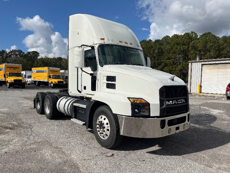 Used Mack Day Cab Trucks for Sale - Penske Used Trucks