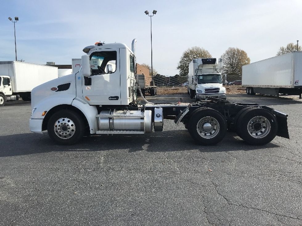 2019 Peterbilt 579 Day Cab Tractor