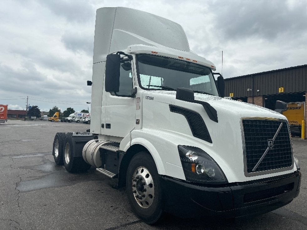 Used Volvo Day Cab Trucks for Sale - Penske Used Trucks