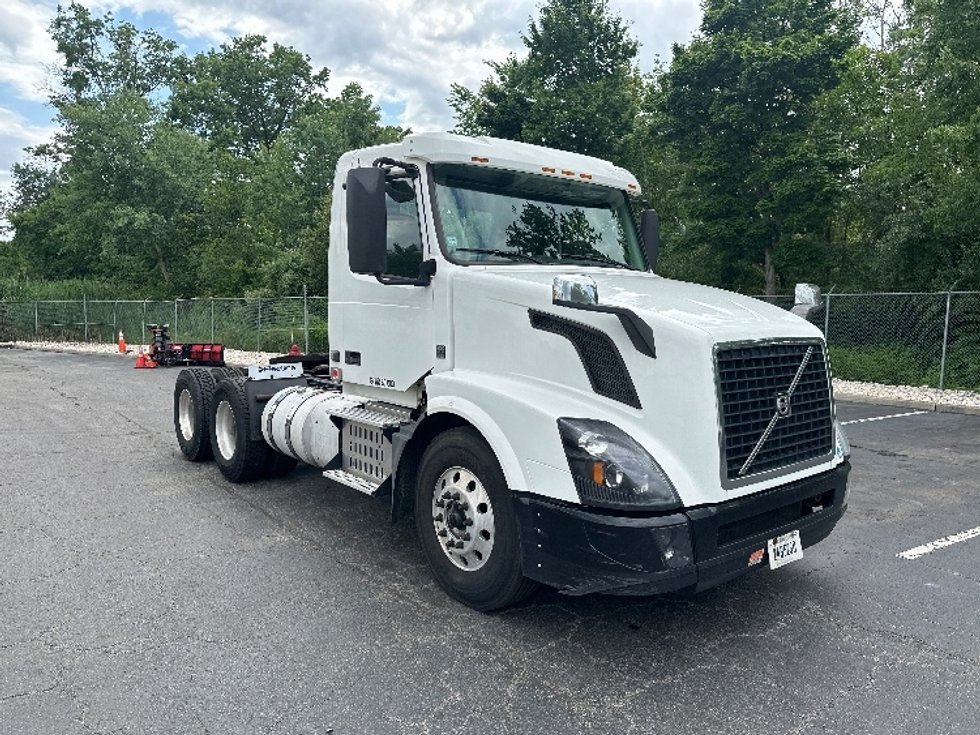 Used Volvo Day Cab Trucks for Sale - Penske Used Trucks