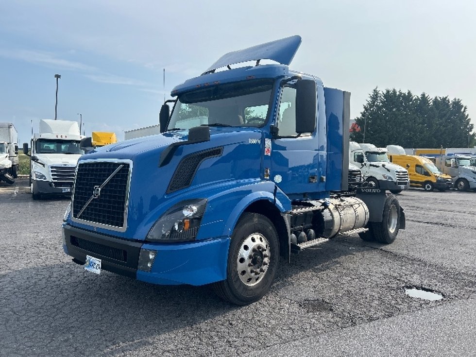Used Volvo Day Cab Trucks for Sale - Penske Used Trucks