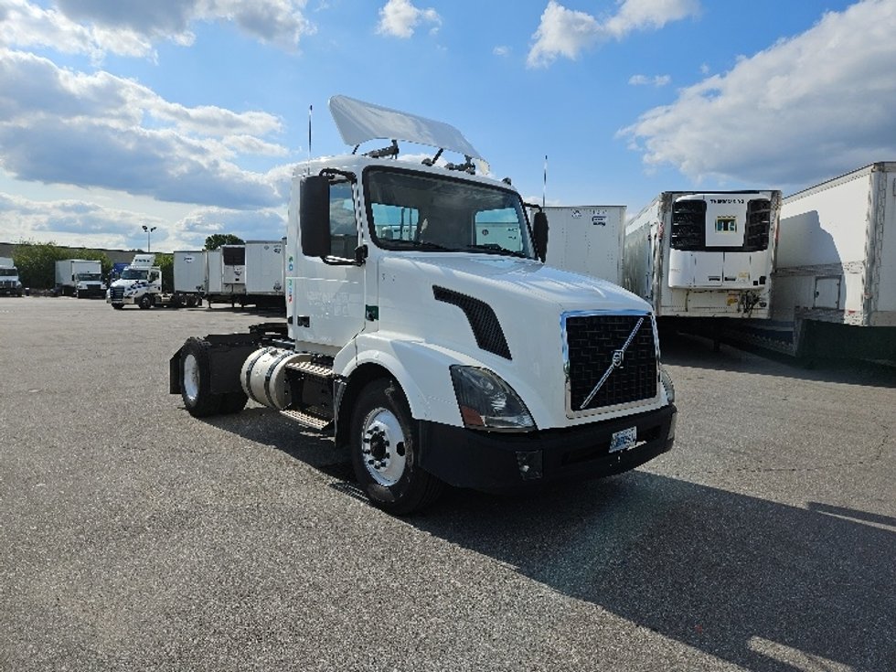 Used Volvo Day Cab Trucks for Sale - Penske Used Trucks