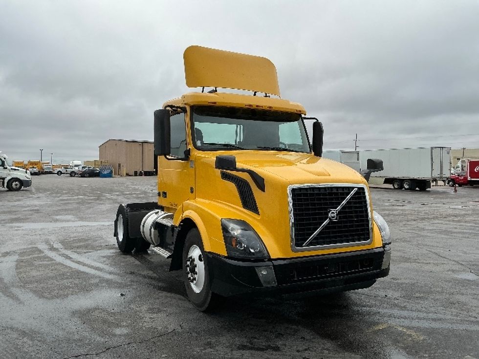 2018 Volvo VNL42300 Day Cab Tractor