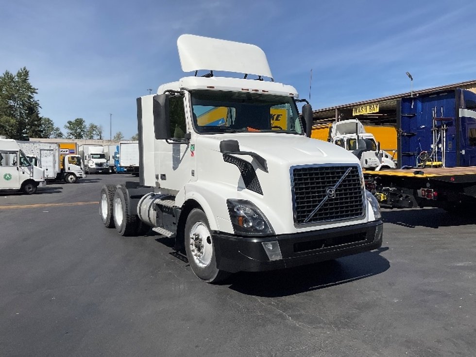 Used Volvo Day Cab Trucks for Sale - Penske Used Trucks