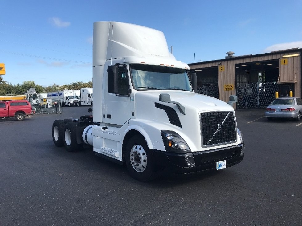 Used Volvo Day Cab Trucks for Sale - Penske Used Trucks