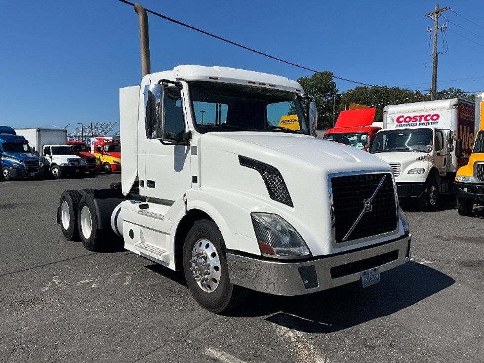 Used Volvo Day Cab Trucks for Sale - Penske Used Trucks