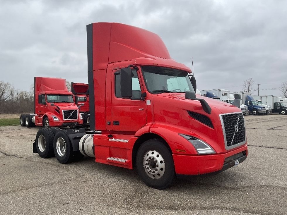 2018 Volvo VNR64300 Day Cab Tractor