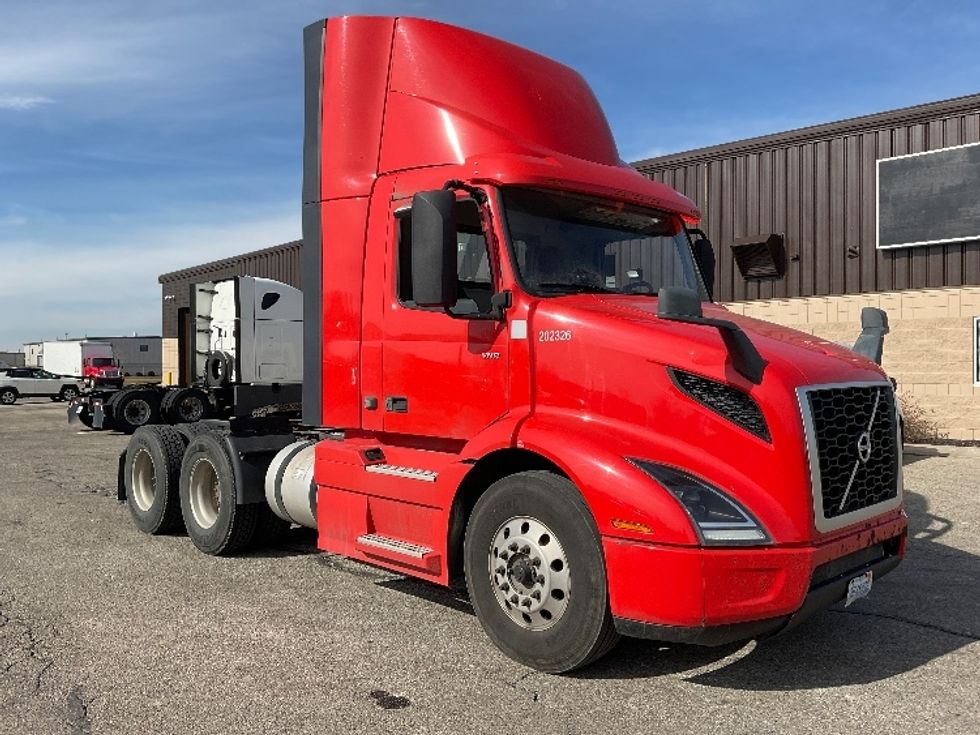 2018 Volvo VNR64300 Day Cab Tractor