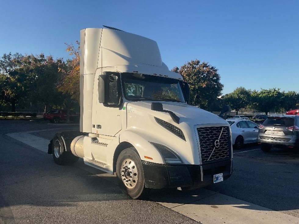 2019 Volvo VNL42300 Day Cab Tractor